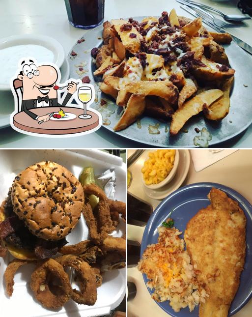 Don Hall's Hollywood Drive-In in Fort Wayne - Restaurant menu and reviews