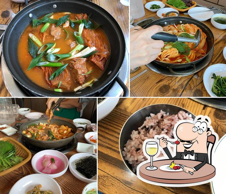 Hanok jip (Hanok House) restaurant, Seoul, 7-1 Yangpyeongdong 3(sam)-ga ...