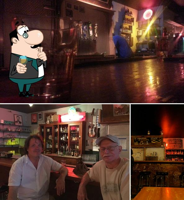 Cole's Bar in Chicago - Restaurant menu and reviews
