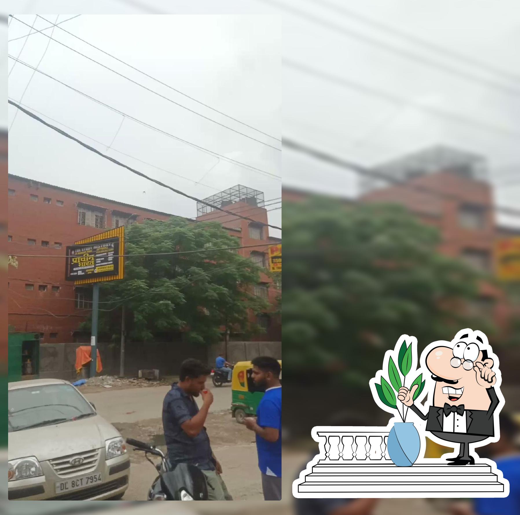 DM Food Court, New Delhi - Restaurant menu, prices and reviews