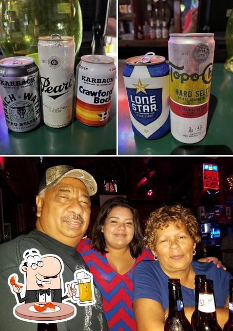 Tin Barn Saloon in San Antonio - Restaurant reviews
