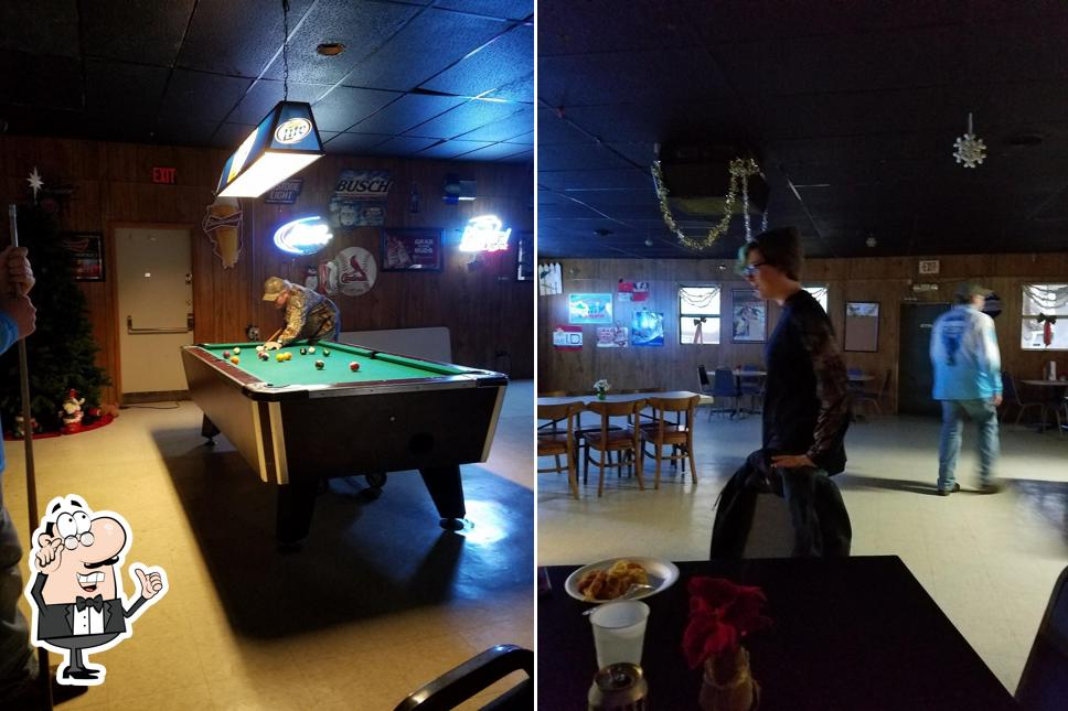 Lively's Bar LLC in Tamaroa - Restaurant menu and reviews