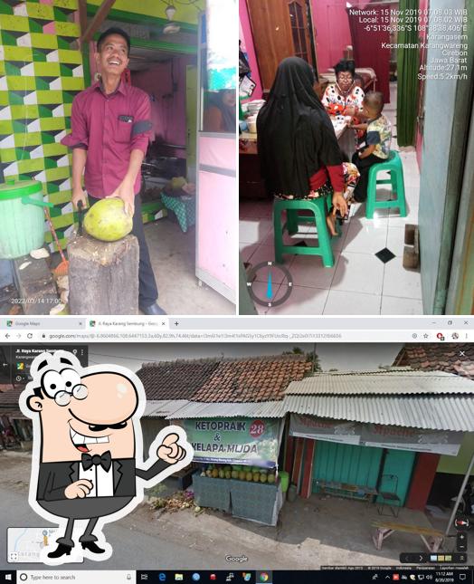 Es Kelapa Manis Kang Herdi, Karangsembung - Restaurant menu, prices and ...