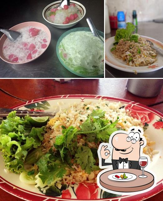 ร้านขนม แม่บุญช่วย restaurant, Tha Ruea - Restaurant reviews
