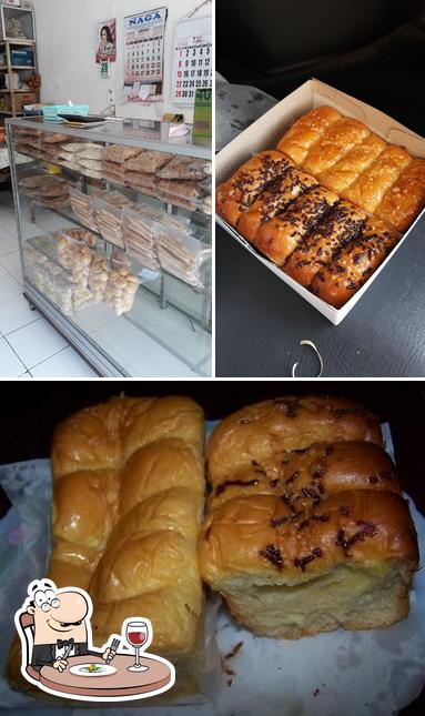 Toko Roti Panca Warna, Purwokerto - Restaurant reviews