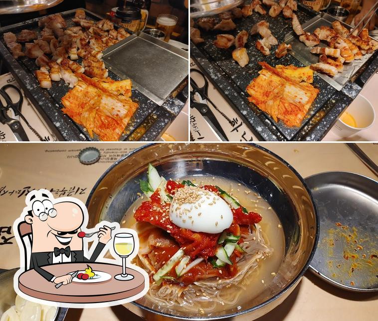 Hanam Pig House Hongik University Station restaurant, Seoul ...