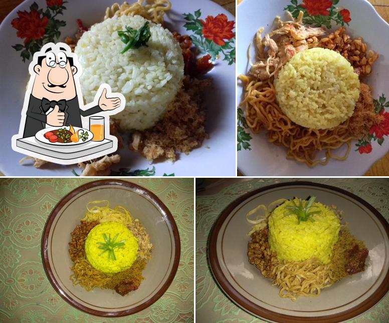 Warung Nasi Kuning Bu Kadek Khas Bali, Bangunjiwo - Menú del ...