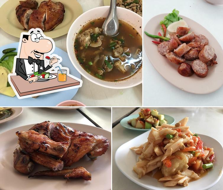 ร้านส้มตำต้นหูกวาง Somtum Ton Hu Kwang restaurant, Bang Nak ...