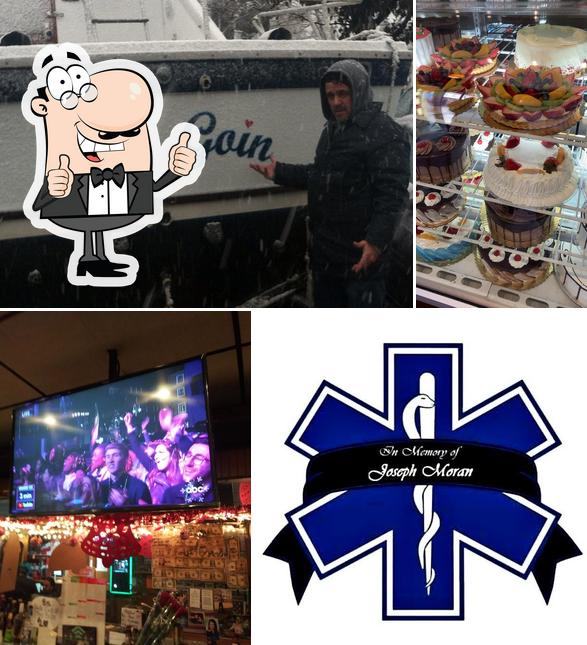 Happy Days Lounge, 118-16 Myrtle Ave in New York City - Restaurant reviews