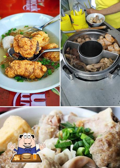 Bakwan Subur Bakwan Babi restaurant, Malang, Jl. Taman Borobudur Utara ...