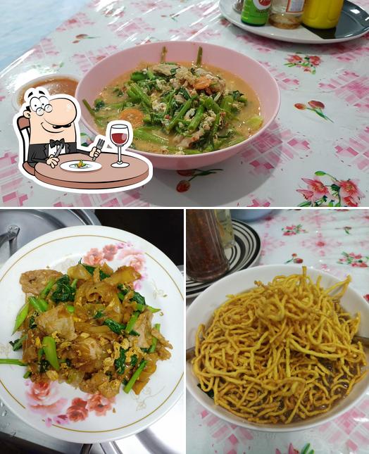Ladna Yod Pak Empire restaurant, Kalasin - Restaurant reviews