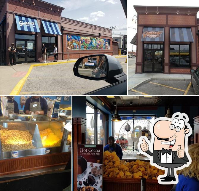 Garrett Popcorn Shops, 737 E 87th St in Chicago - Restaurant reviews