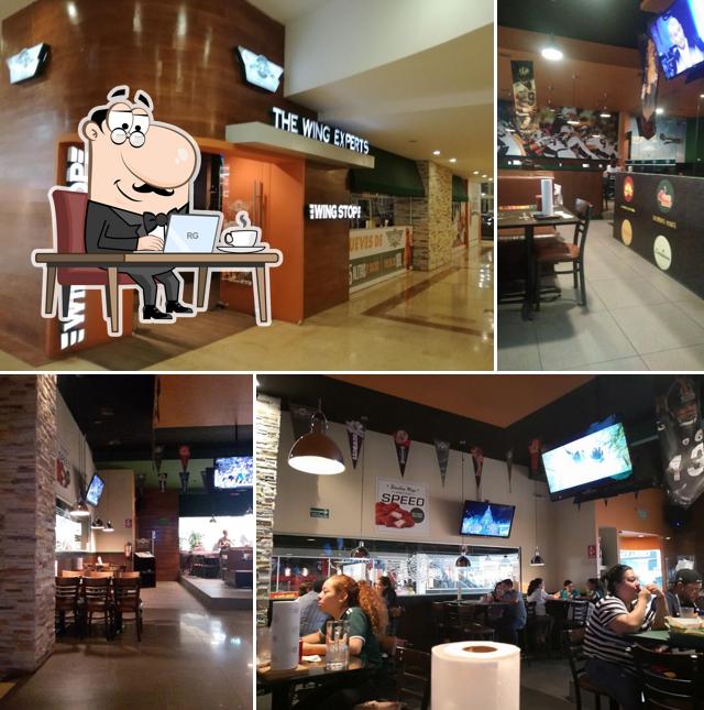 Wingstop Fashion Mall restaurant, Chihuahua, Perif. de la Juventud 3203 ...