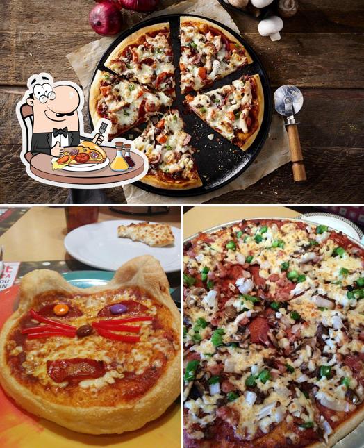 Pizza Delight, 403 Connell St in Woodstock - Restaurant menu and reviews