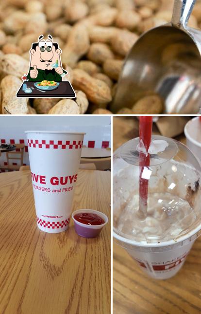 Five Guys in Sunset Hills - Restaurant menu and reviews