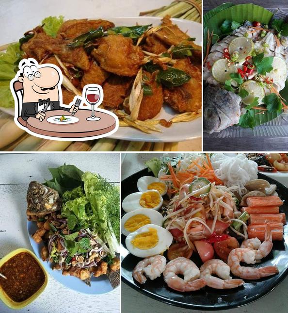 Restaurante ครกใหญ่ เรามีปลา, Chum Phae - Opiniones del restaurante