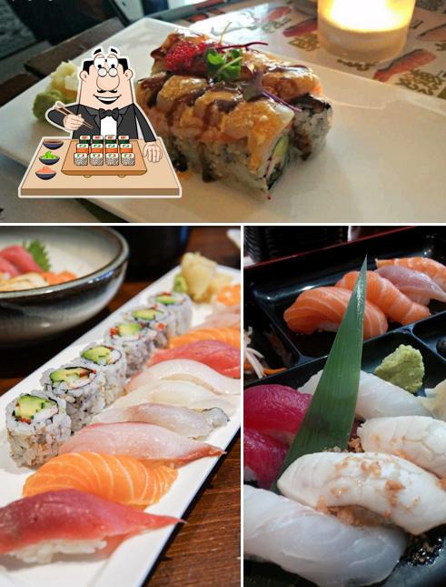 Japango, 122 Elizabeth St in Toronto - Restaurant menu and reviews