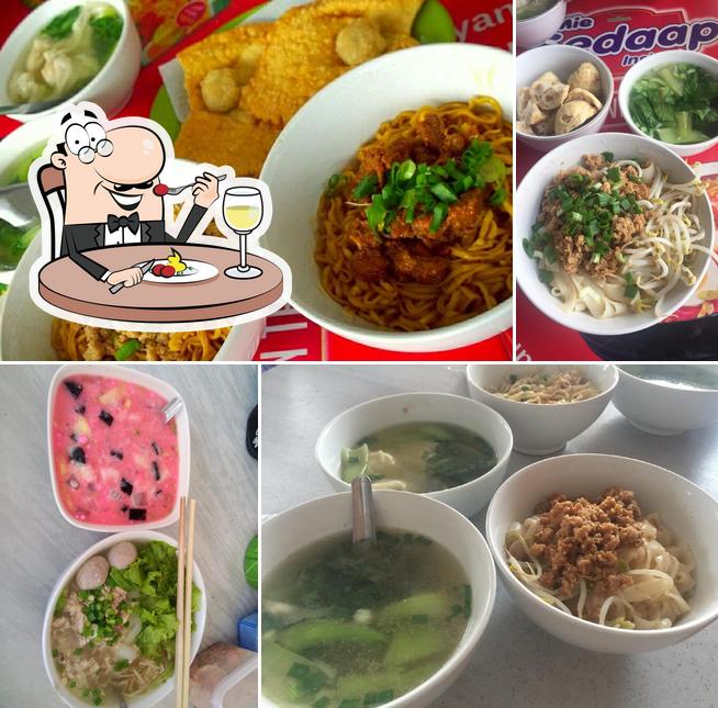 Bakmie Royal, Bandung - Restaurant reviews