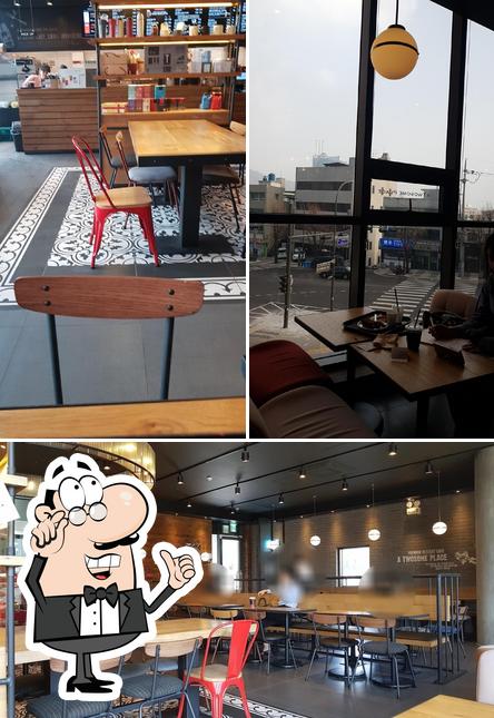 A Twosome Place cafe, Seoul, 110-2 Malli-dong 2(i)-ga - Restaurant reviews