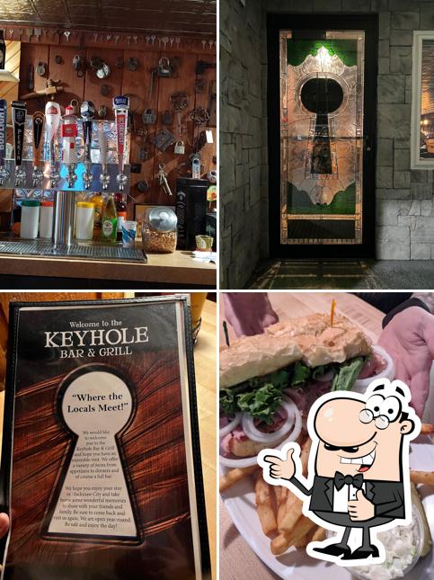 Keyhole Bar & Grill in Mackinaw City - Restaurant menu and reviews