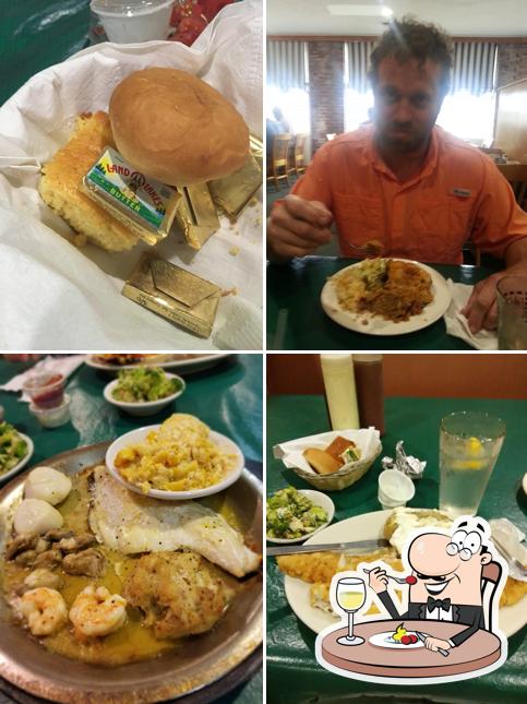 Fish Hooks Cafe, Belhaven - Restaurant menu, prices and reviews