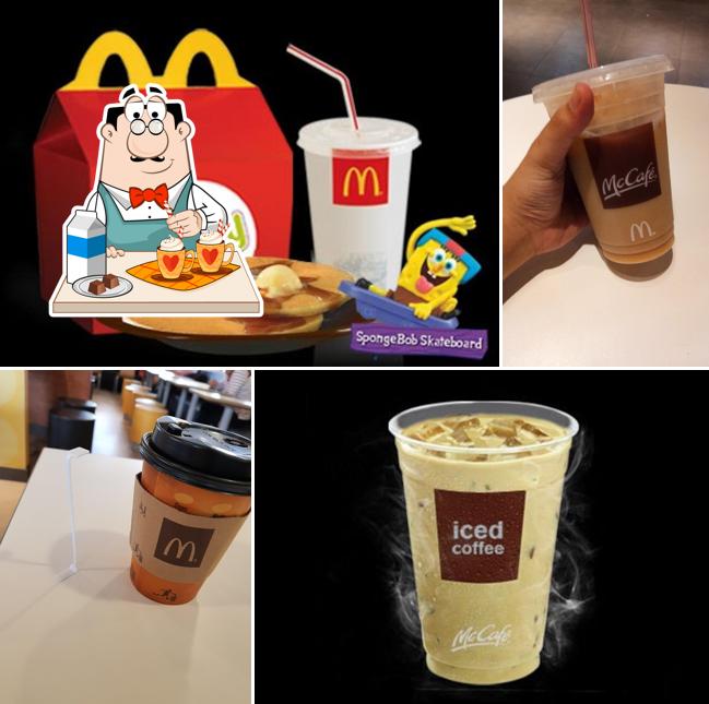 McDonald's Pilar Recto restaurant, Manila, Pilar Building - Restaurant ...
