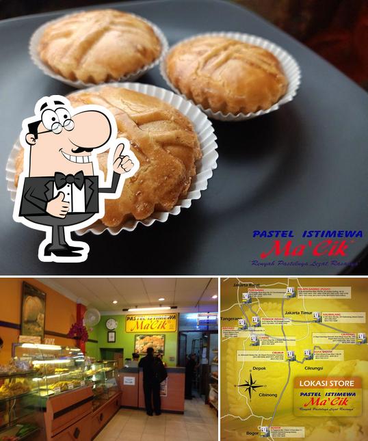 Pastel Istimewa Ma'cik, Jakarta, Jl.Boulevard Kelapa Gading ...