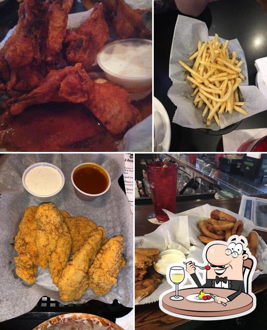 Challengers Sports Bar, Aurora - Restaurant menu, prices and reviews