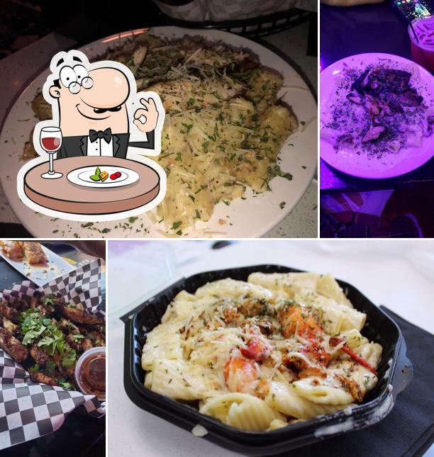 Phlavz Bar & Grille, Chicago - Restaurant menu, prices and reviews