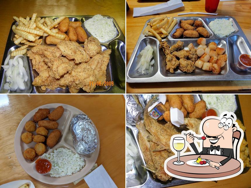 Tadpole Seafood Restaurant, 13455 E Wade Hampton Blvd in Greer ...