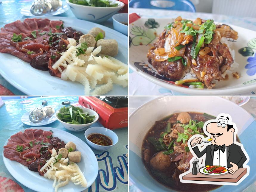 แม่คำนึงก๋วยเตี๋ยวเนื้อตุ๋นน้ำดำ ตำนาน50ปี, Pak Prieo - Menú del ...