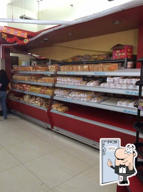 Cebu La Fortuna Bakery, Inc. 聊應齊, Cebu City, 26 Borromeo St ...