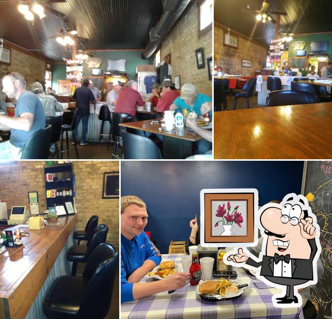Blue Rooster in Flora - Restaurant menu and reviews