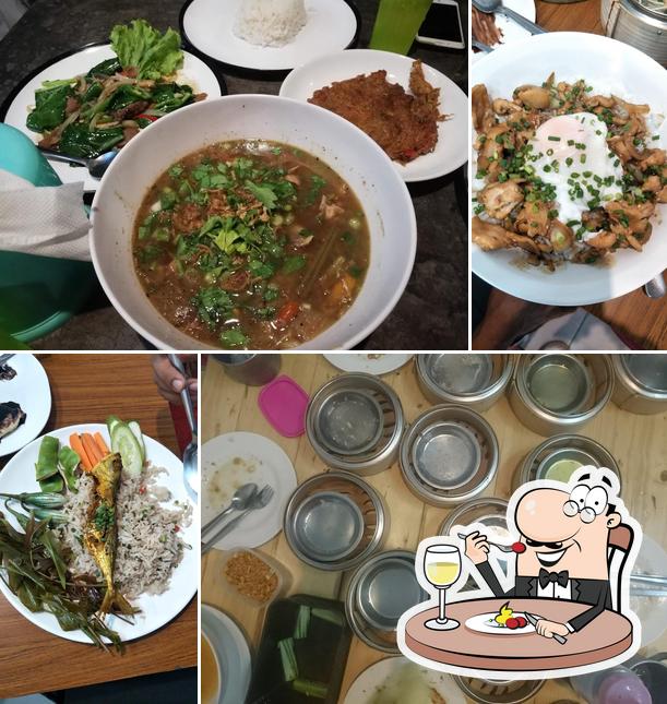 Restaurante ร้านหัวมุม อาหารอีสาน ยำ ส้มตำ เครื่องดื่มฯลฯ The corner ...