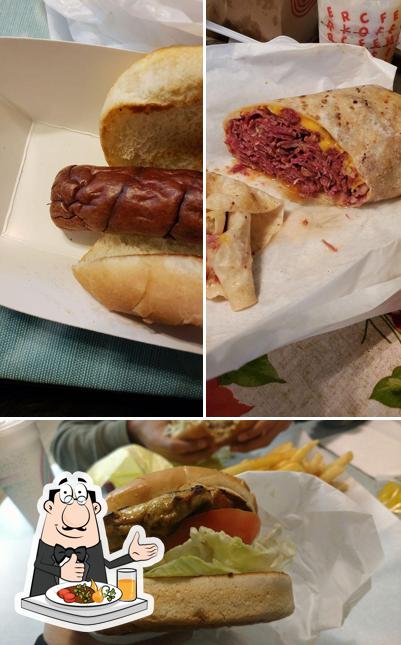 Omega Burgers Lakewood in Lakewood - Restaurant menu and reviews