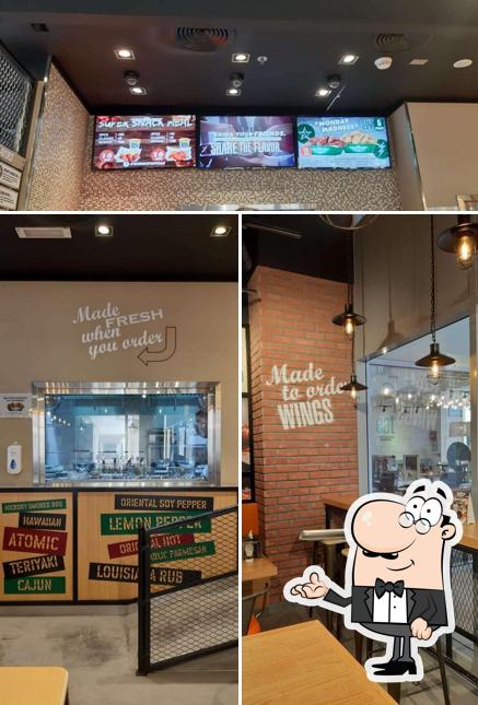 Wingstop Baysquare restaurant, Dubai, Building # 11 شارع أبراج Shop ...
