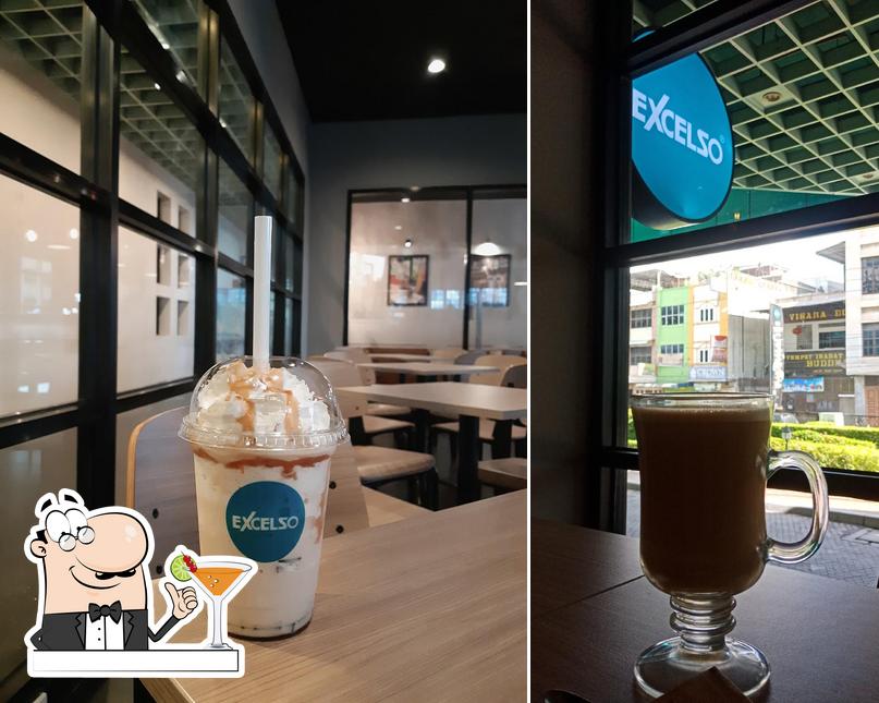 Excelso Uniland cafe, Medan, HMPM+M2F - Restaurant reviews