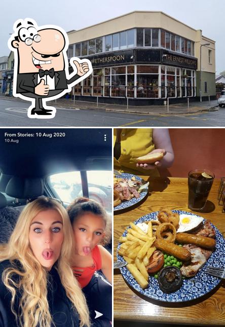 The Ernest Willows - JD Wetherspoon in Cardiff - Restaurant menu and ...