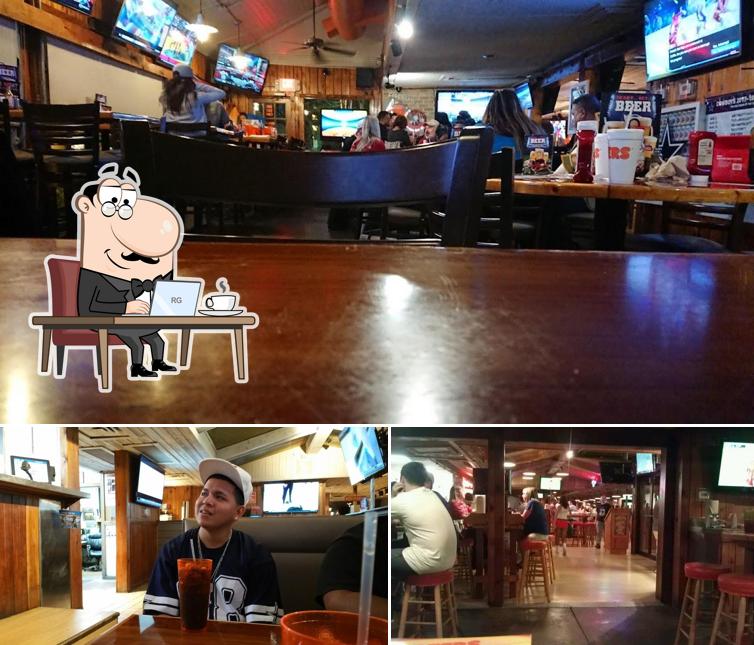 Hooters, 5005 Belt Line Rd in Addison - Restaurant menu and reviews