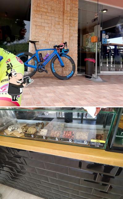 School Bus Cafe Snack Bar, Eretria - Restaurant reviews