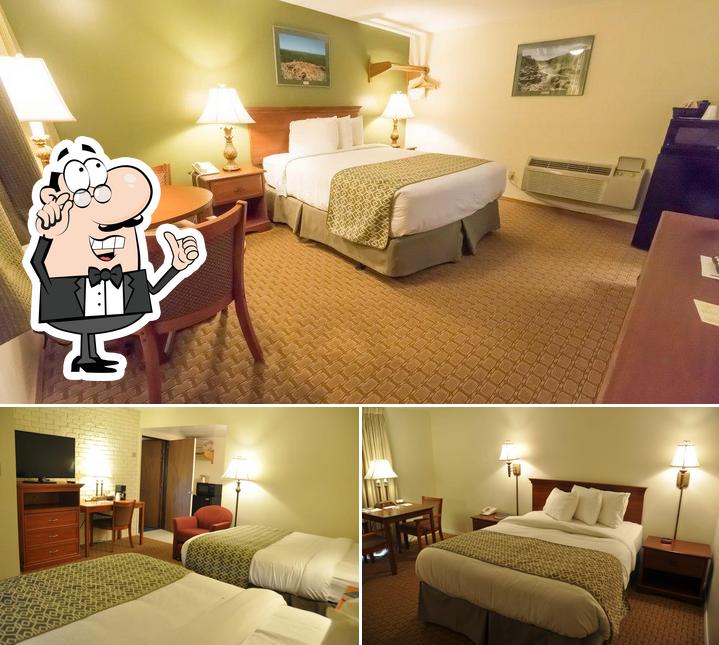Fort Davidson Hotel, 310 S McCune St in Pilot Knob - Restaurant reviews