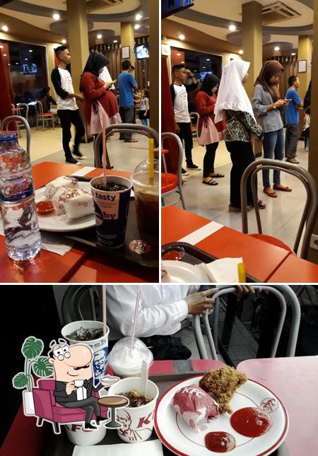 KFC cafe, Tanjung Pinang, Jl. Teuku Umar No.88 - Restaurant reviews