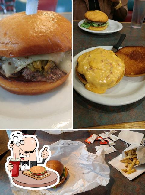 Tom’s Burgers & Grill in Arlington - Restaurant menu and reviews