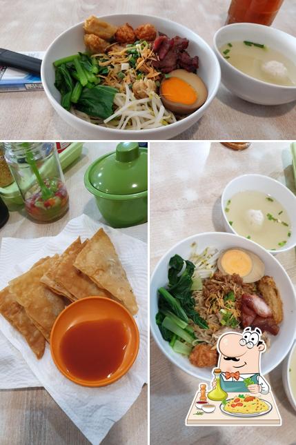 Bakmi Macan restaurant, Jakarta, Jl. Pluit Karang Indah Timur ...