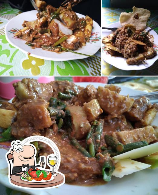 Warung Rujak: Rujak Legendaris Mbok MINAH, Jember - Restaurant menu ...