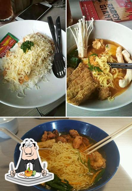Ramen Giant restaurant, Bandung, Jl. Cihampelas no. 204 - Restaurant ...