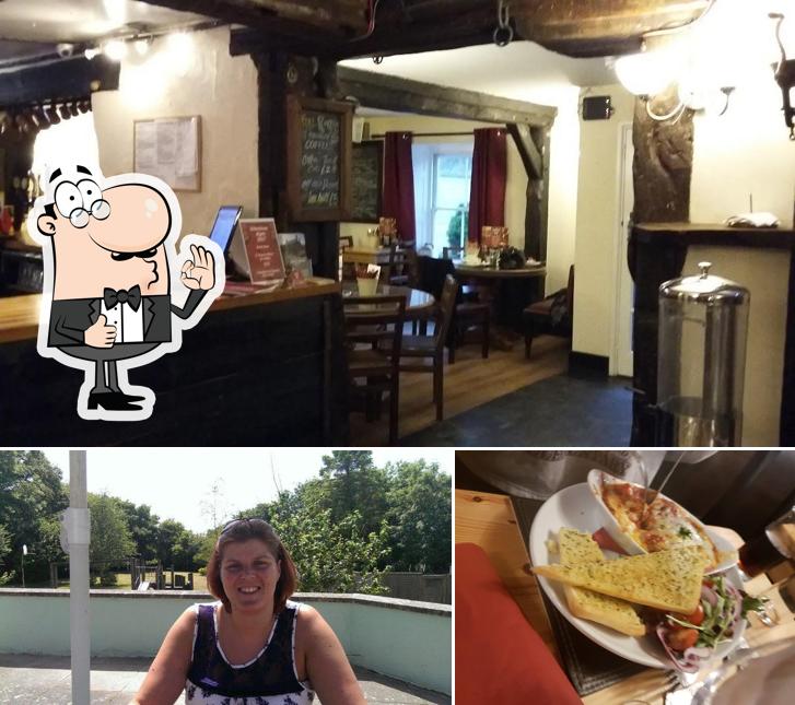 Hunters Lodge Inn, Wincanton - Restaurant menu, prices and reviews