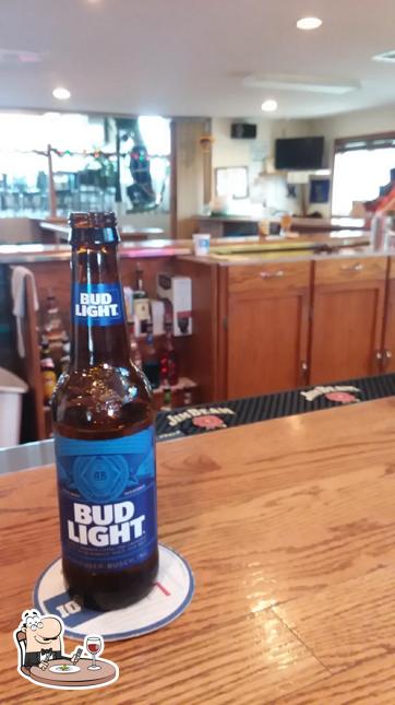 Offside Bar and Grill, Dubuque - Restaurant menu, prices and reviews
