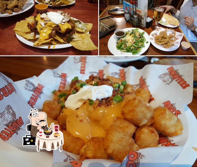 Hooters Downtown Toronto, Toronto - Restaurant menu, prices and reviews