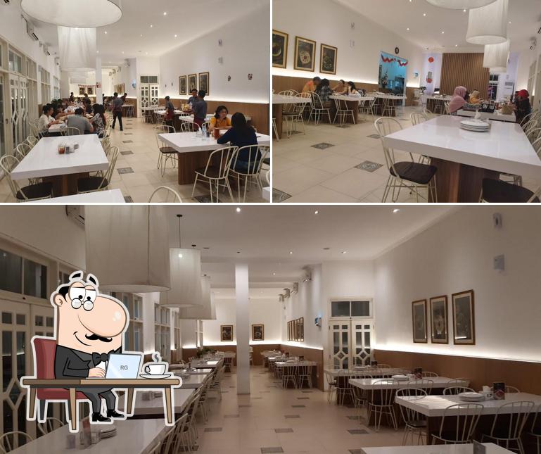 Fusia Restaurant - Kendangsari, Surabaya, Jl. Raya Kendangsari No.60 ...